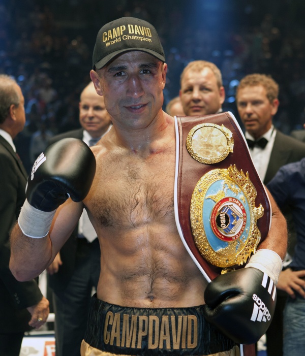 Abraham pondrá en juego su título OMB de supermedios ante Stieglitz - WBO