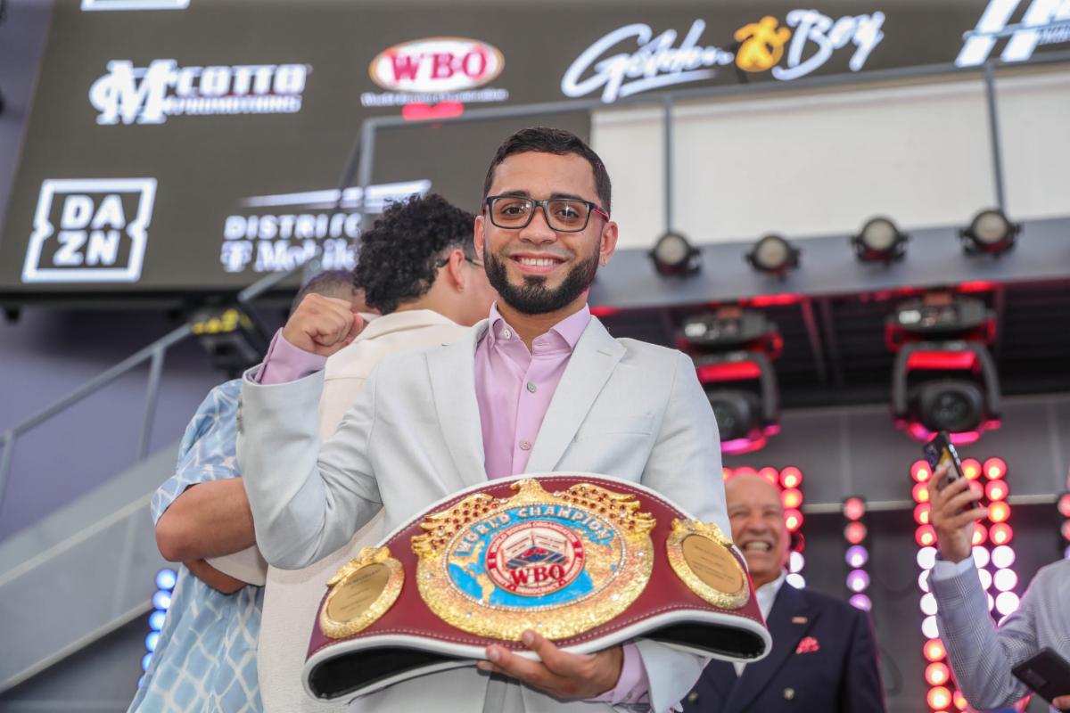 'EL PUPILO' OSCAR COLLAZO RECIBE SU CINTURÓN DE CAMPEÓN MUNDIAL DE LA ...