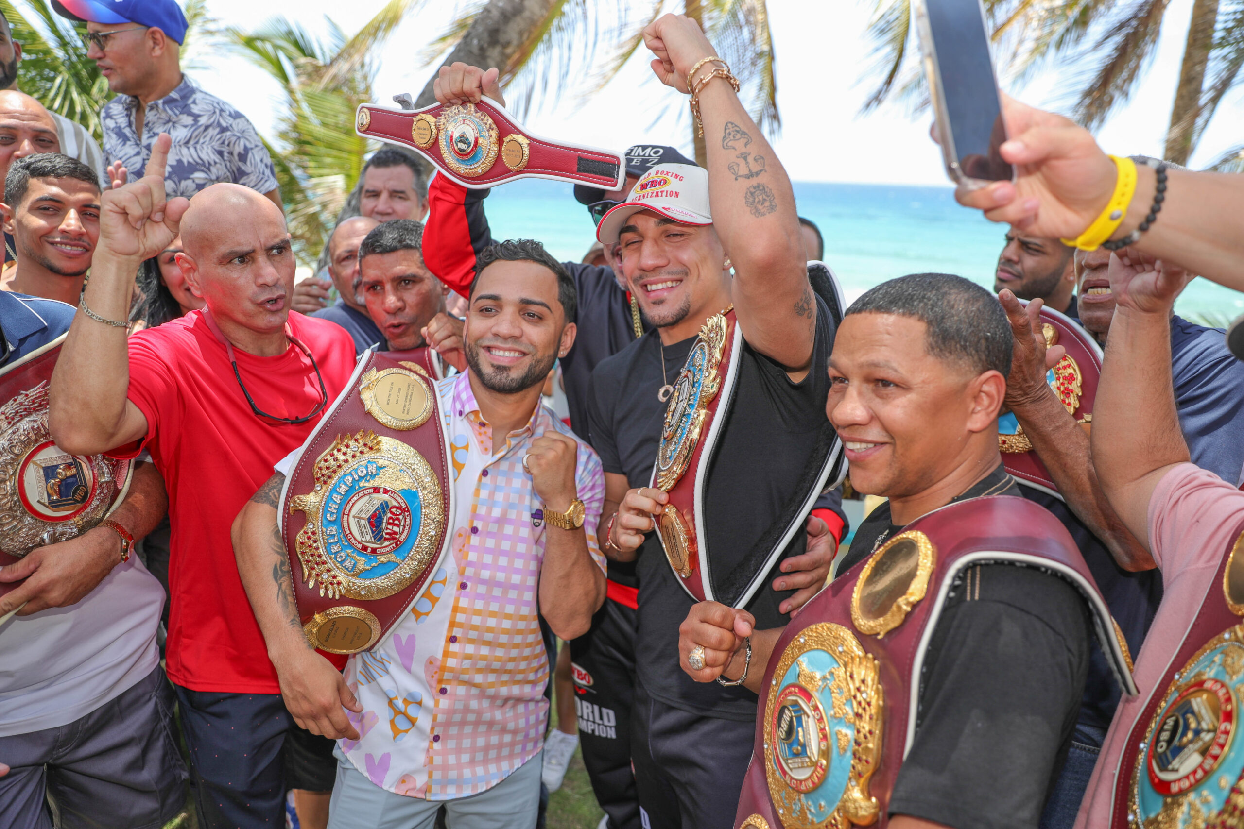Teófimo López officially receives his WBO world title; Special ...